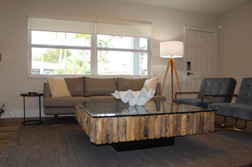 Bismarck House - 5 Star Downtown Beach-style Luxury House. - Delray Beach, FL