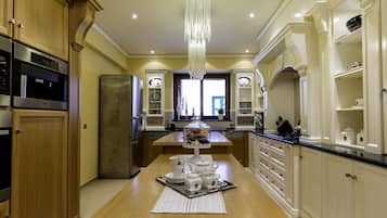 Villa, 3 quartos, banheira de hidromassagem | Cozinha privada | Um frigorífico, um micro-ondas, um forno, uma placa de cozinha