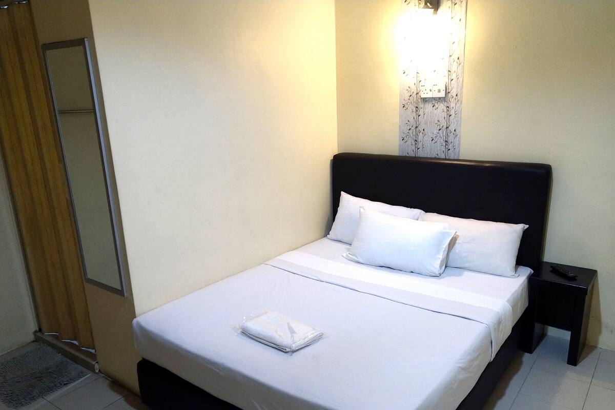 Quarto Duplo Standard, 1 cama queen-size, não fumadores | Wi-fi grátis, roupa de cama fornecida 