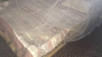Quarto casal | Ferros/tábuas de passar roupa, roupa de cama