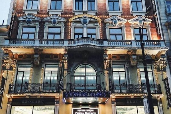 Fachada do alojamento (tarde/noite)