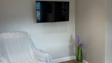 Quarto casal básico, 1 cama de casal, para não fumantes, banheiro privativo | Wi-Fi de cortesia, roupa de cama