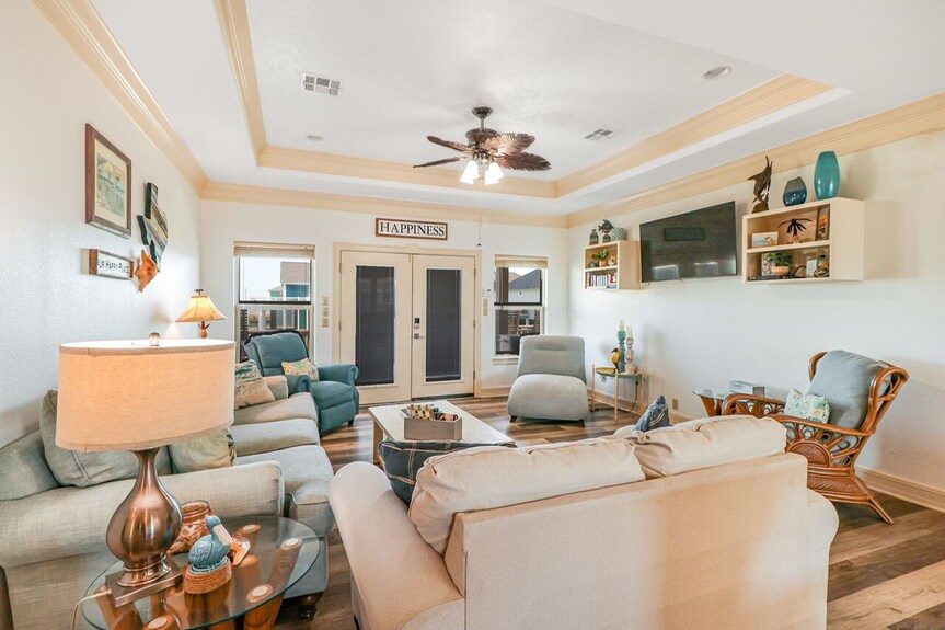 Seaside Merryment - 4 Bedroom + Bonus Room, 2 Bath, Sleeps 16. - Crystal Beach, TX