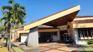 Fachada da propriedade