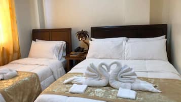 Quarto Duplo Deluxe | Com mobília individualizada, quartos insonorizados, camas desdobráveis