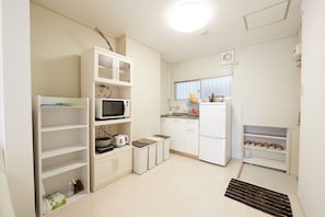 Quarto (202) | Cozinha privada | Um frigorífico, um micro-ondas, uma placa de cozinha 