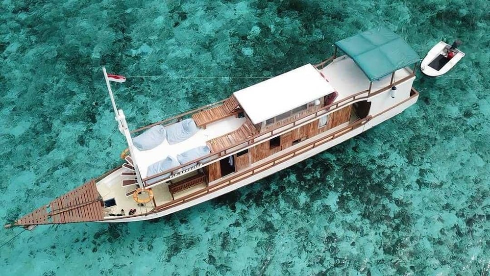 Regina Liveaboard - Labuan Bajo