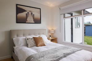 Apartamento Premium, 2 quartos | 2 quartos, cofre com capacidade para portátil, ferro/tábua de engomar 