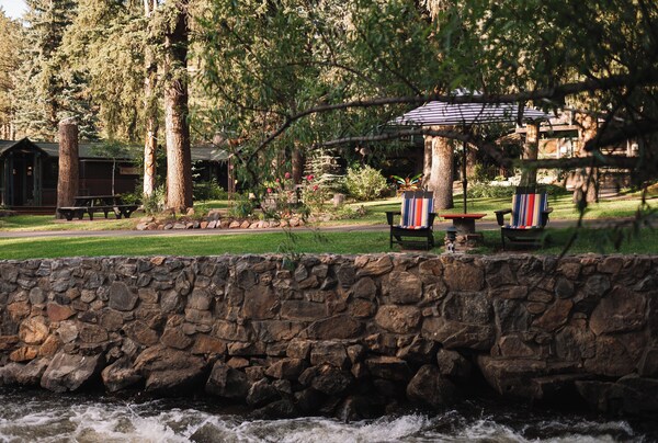 Highland Haven Creekside Inn - Morrison, CO