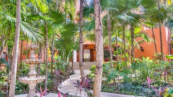 Casa Yardena Up to 26 Guests | Vista para o jardim
