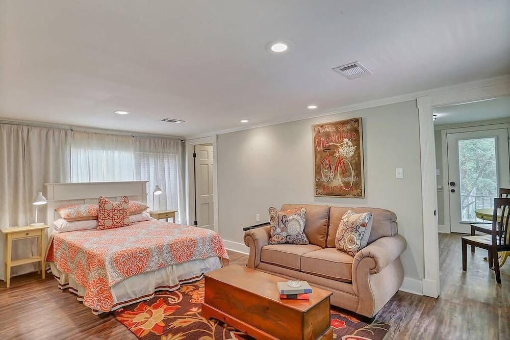 Guest Unit Of Magnolia Manor: The Tiny Getaway - Jackson, MS