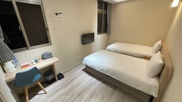 Quarto duplo | Escrivaninha, cortinas blackout, Wi-Fi de cortesia, roupa de cama