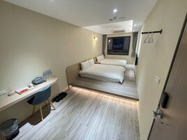 Quarto quádruplo | Escrivaninha, cortinas blackout, Wi-Fi de cortesia, roupa de cama