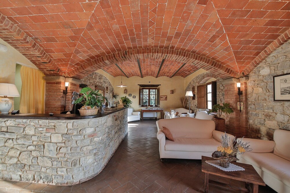 Chiantigaio - Fourteen Bedroom Villa, Sleeps 28 - Siena