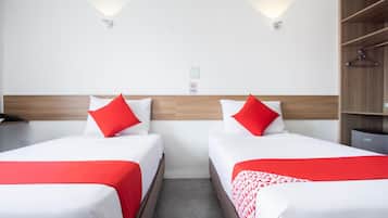Roupas de cama premium, cofres nos quartos, escrivaninha