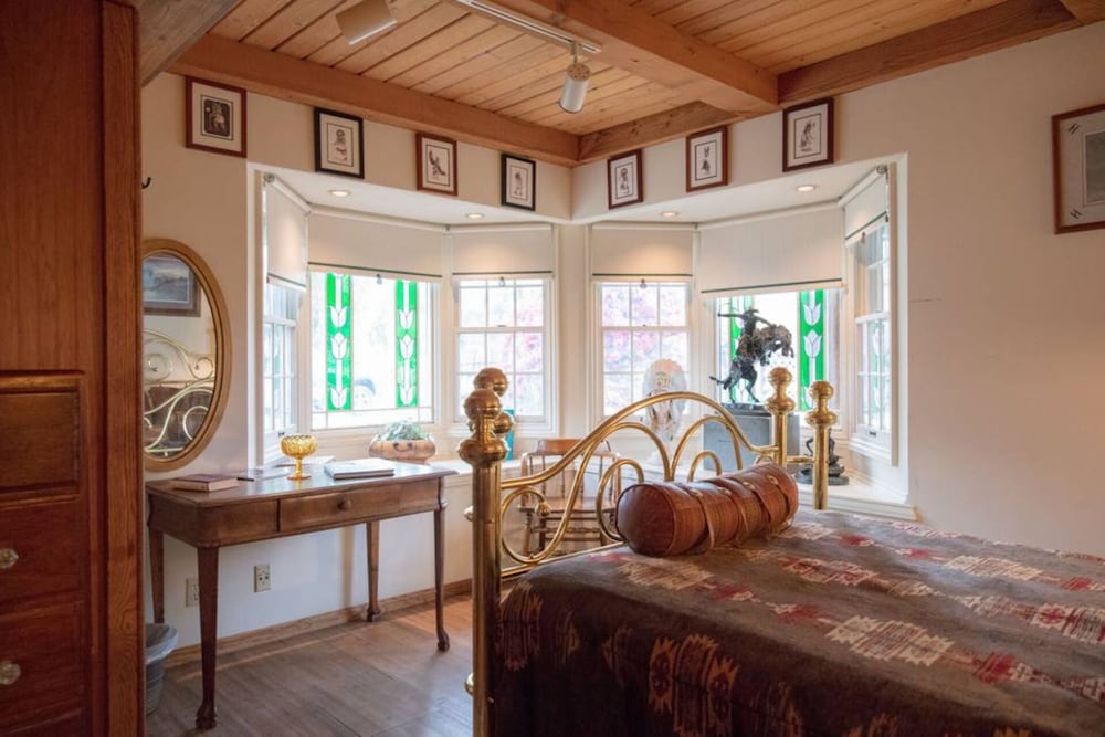 Sleeps 20+! Ranch Retreat Minutes From Disneyland - Convention Center - Beach! - Orange, CA