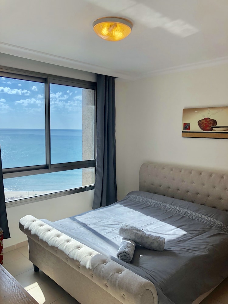 Spacious Sea View Apartment - Israel