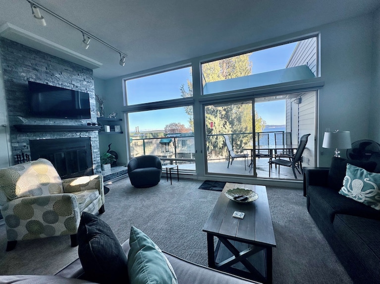 Frente Al Mar Con Impresionantes Vistas ~ Inn Of The Sea ~ Oceanside Pool & Hot Tub - Ladysmith