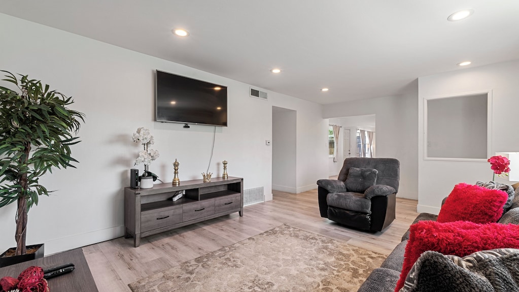 シトラスハイツの居心地の良いモダンな家 - ローズビル, CA