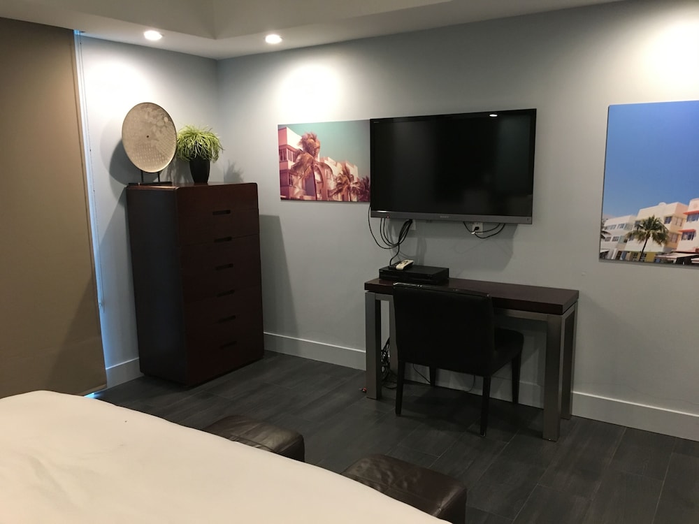 Miami Beach Luxury Condo Across From Beach (401) - Miami, FL