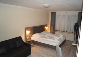 Secretária, Wi-fi grátis, roupa de cama fornecida 