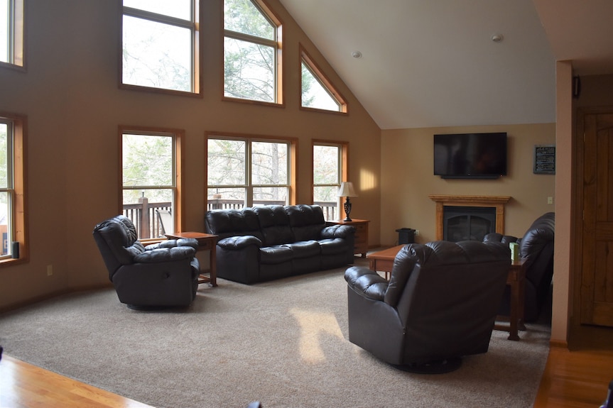 Family Affair, 14 Beds, 2 Full Living Levels! Huge Dock W 2 Covered Boat Slips! - Tennessee