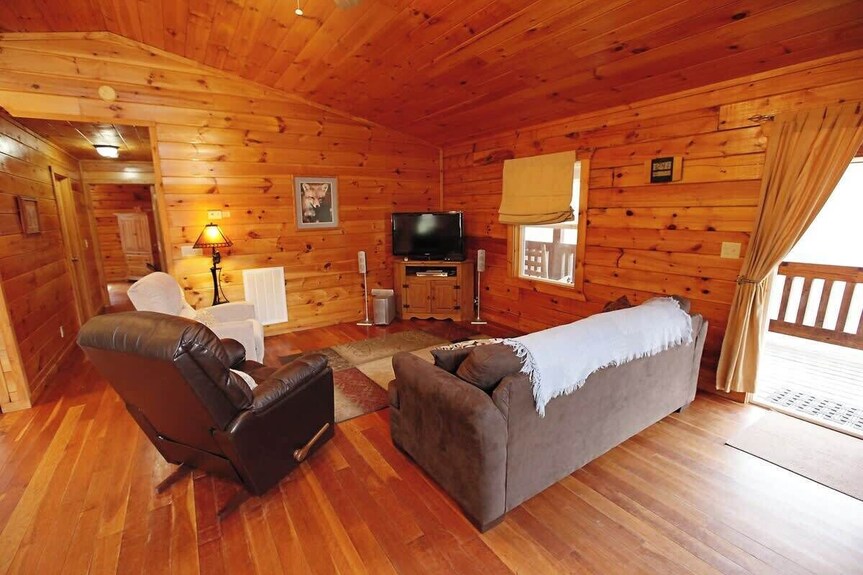 Spring Fling At Bryson City !!! - Cozy Log Cabin - North Carolina