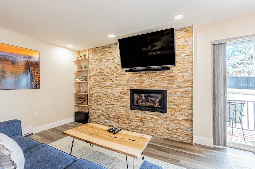 Ski In/walk Out W/views + Hot Tub-fireplace-elevator-recently Updated-stay At The Resort In Style - Steamboat Springs, CO