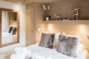 Apartamento, 4 quartos, varanda | 4 quartos, cofre no quarto, ferro/tábua de engomar 