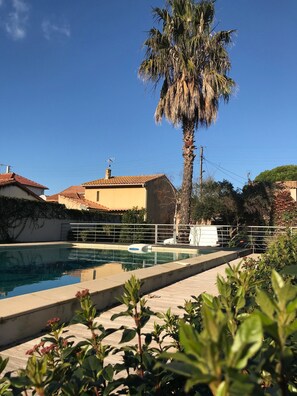 Piscina exterior sazonal 