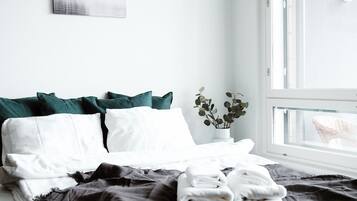 Apartamento Superior, 1 quarto, sauna, vista para o lago | 1 quarto, com decoração personalizada, com mobília individualizada