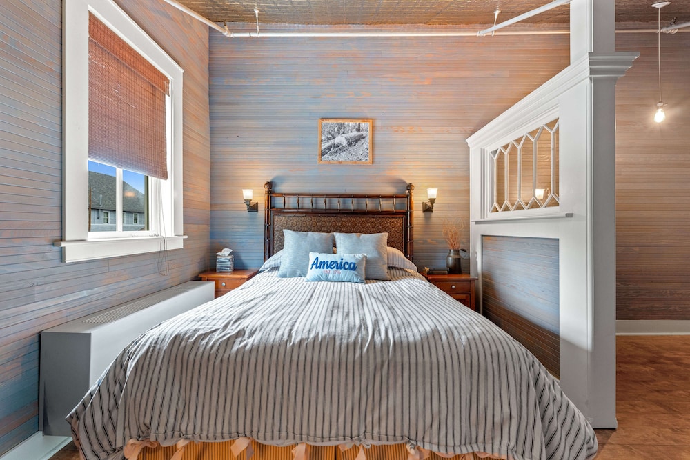 Mccloud Mercantile Hotel - McCloud, CA