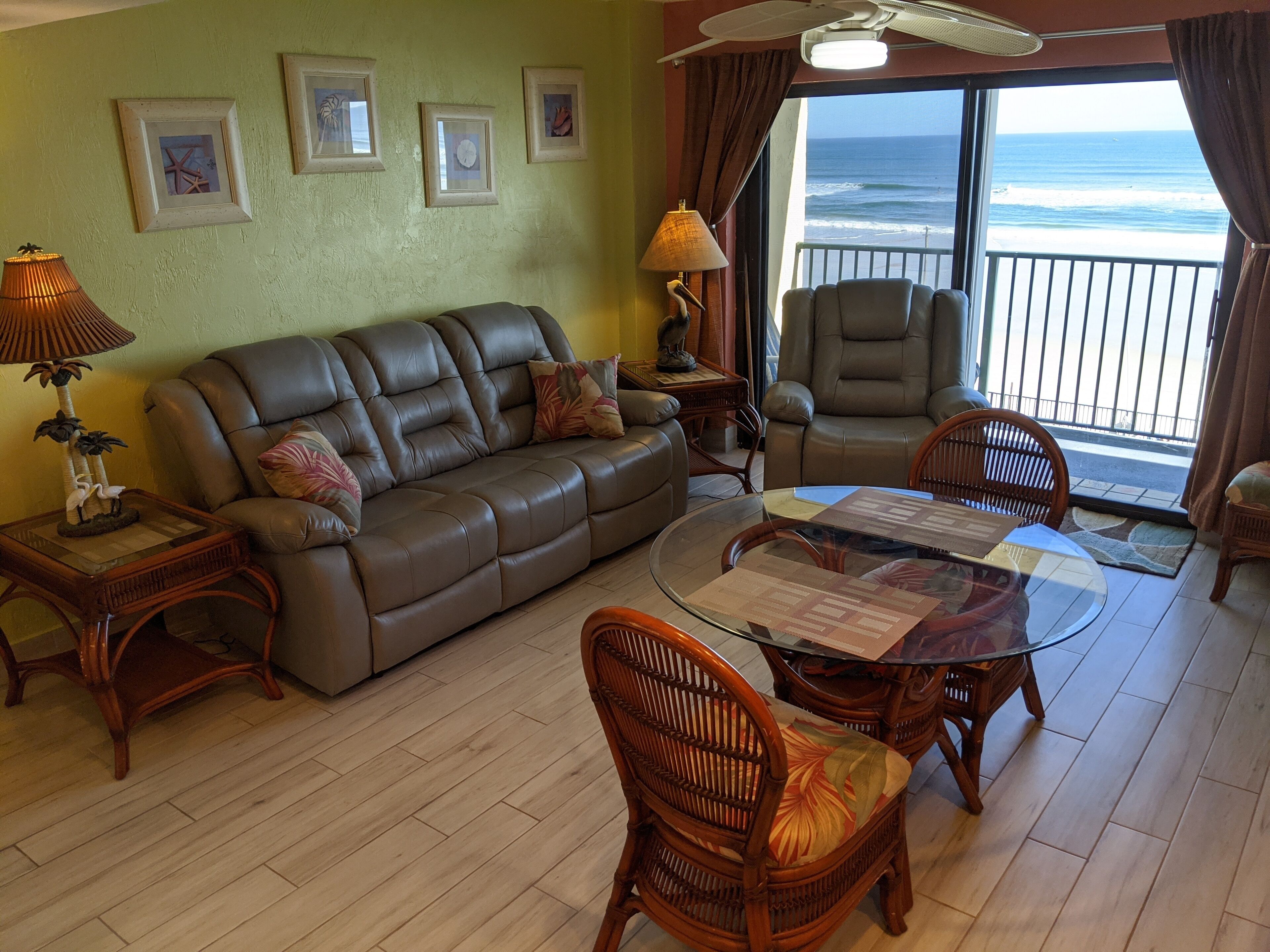 Sunrise Direct Ocean Front 2-bedroom Condo Steps To The Beach At Daytona Beach - Daytona Beach Shores, FL