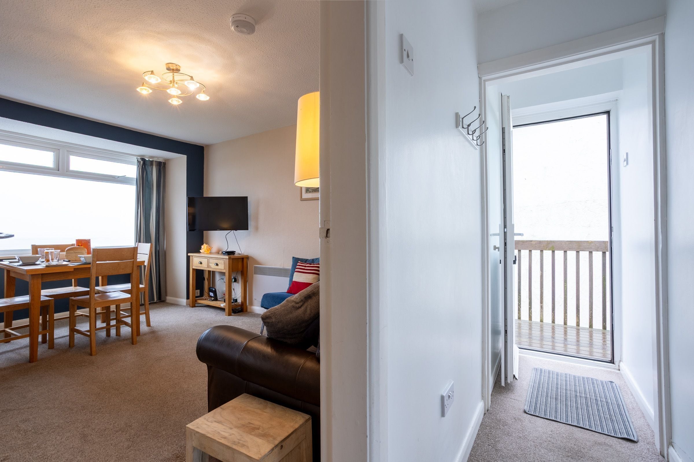Bay View: 2-bed Sea View Apartment In Rhosneigr | Managed By Anglesey Holiday Lettings - Gwynedd