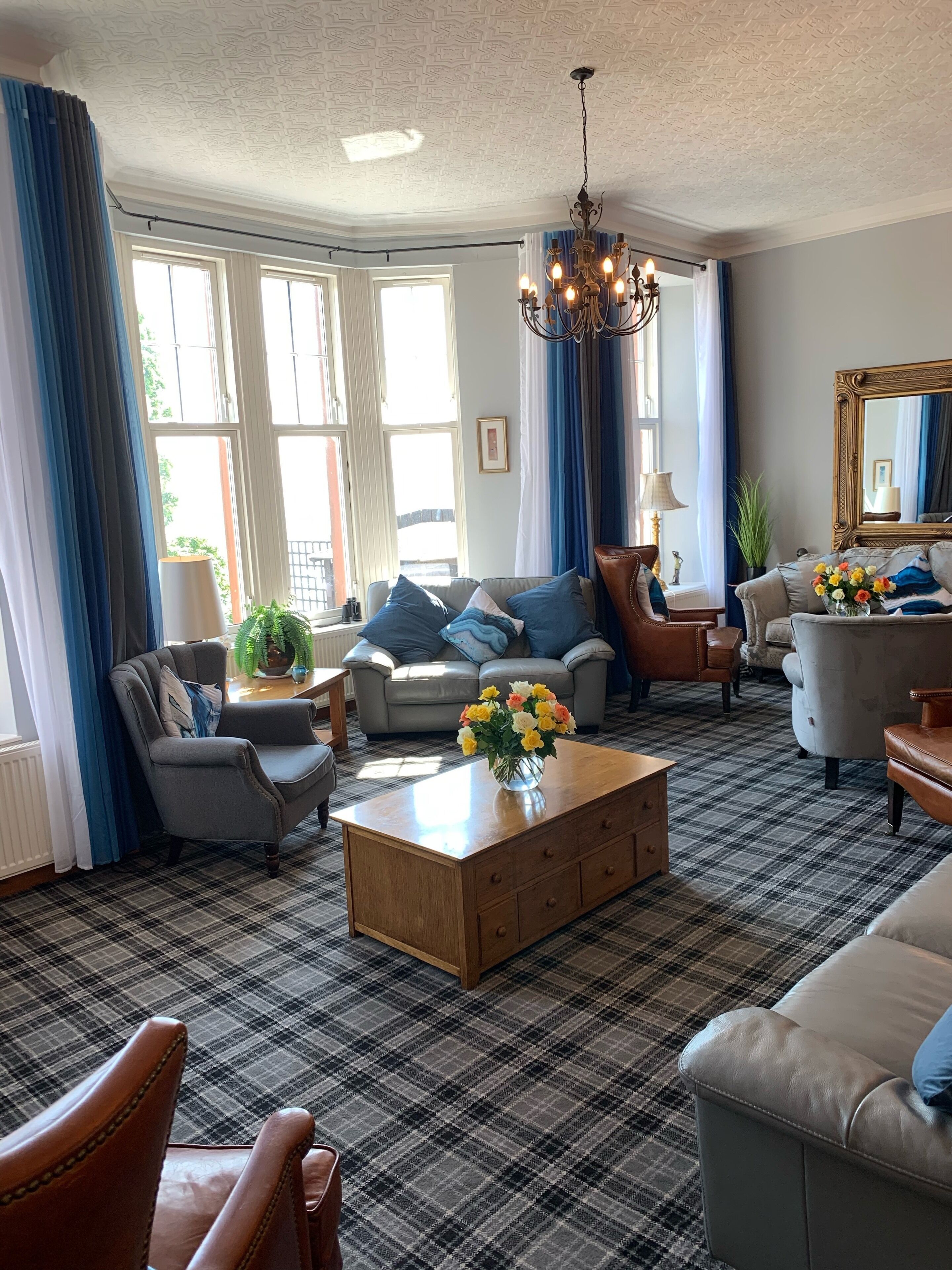 Country Property, Spectacular Seaviews & Hot Tub, 6 En-suite Bedrooms Sleeps 12+ - Rothesay