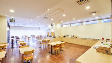 Pequeno-almoço tipo buffet diário (1700 JPY por pessoa)