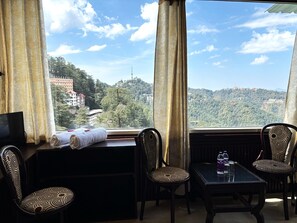 Quarto Premium | Sala de estar | Televisor LED de 32 polegadas com canais via satélite, televisor 