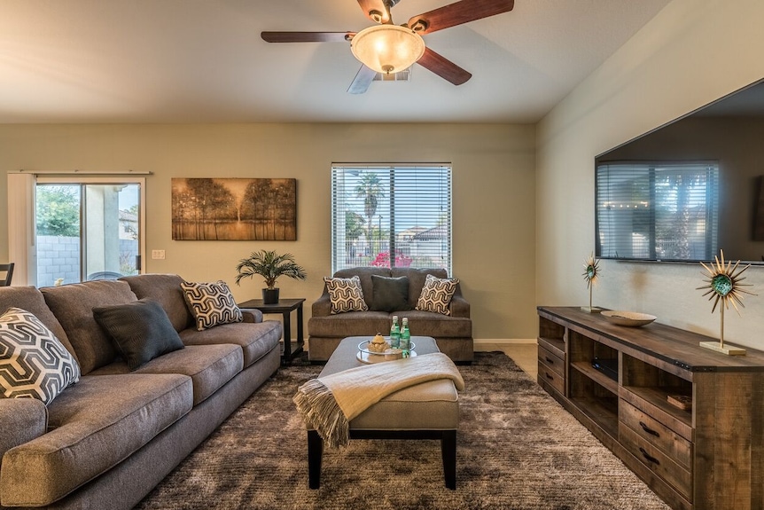 Brand New Ac - Sleeps 12 - Pet Friendly In Gilbert Near Loop 202! - Gilbert, AZ