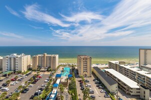 Apartamento Comfort em Condomínio Fechado, 2 quartos, varanda, vista para a praia | Vista para a cidade