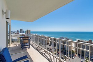 Condo família, 2 quartos, sacada, vista para a praia | Sacada