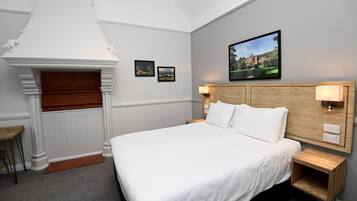 Quarto casal | Escrivaninha, ferros/tábuas de passar roupa, Wi-Fi de cortesia