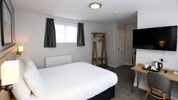 Quarto família | Escrivaninha, ferros/tábuas de passar roupa, Wi-Fi de cortesia