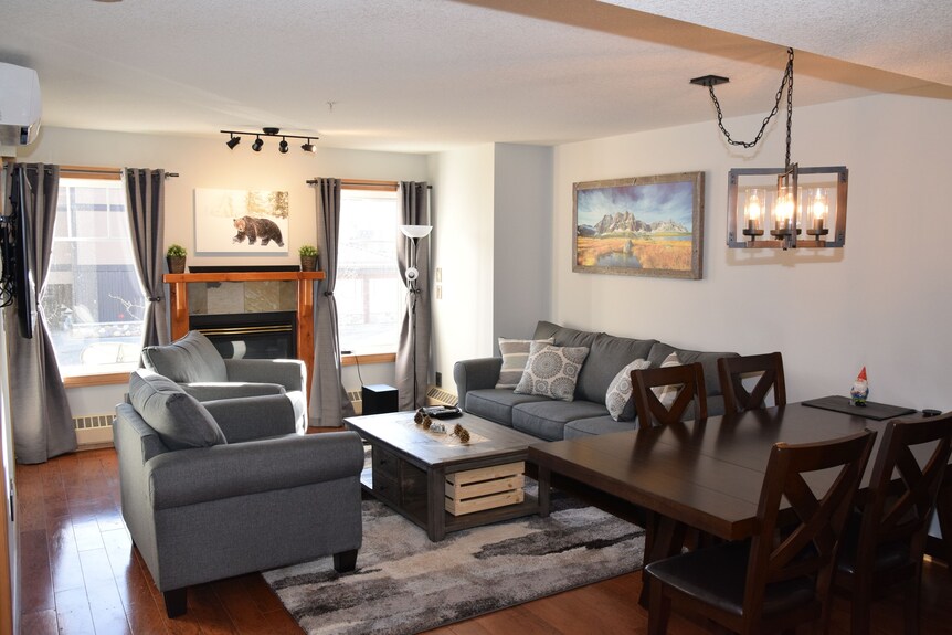 Canmore Mountain Home - 艾伯塔