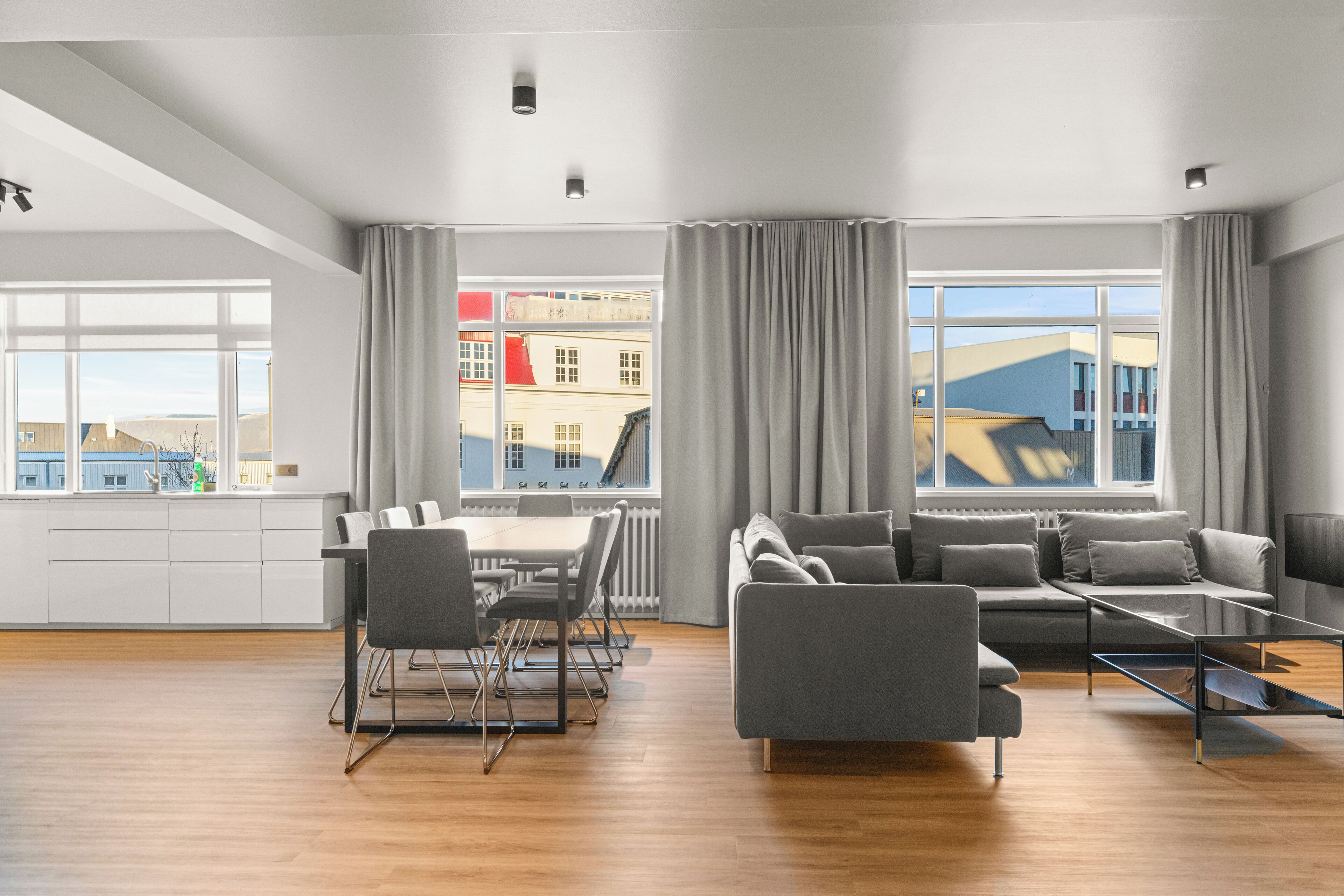 Apartamento Tradicional, Vista para a cidade | Sala de estar | Televisor de ecrã plano de 65 polegadas com canais por cabo 