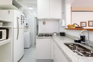 Apartamento Clássico, várias camas, não fumadores, vista para a montanha | Cozinha privada | Um frigorífico/congelador grande, um micro-ondas, um forno 