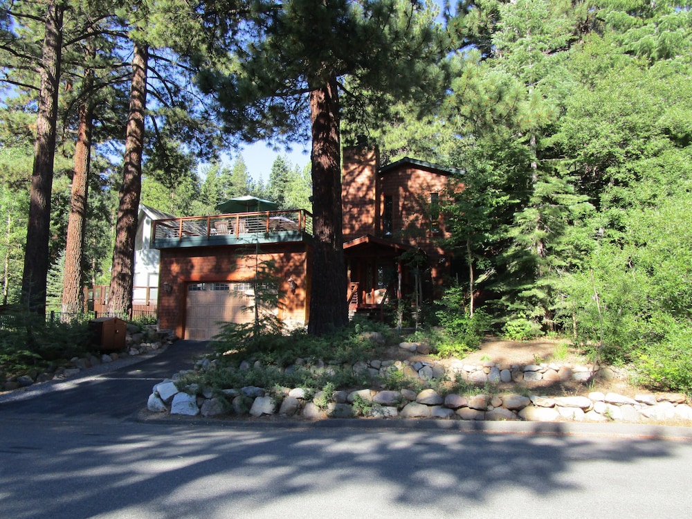 Spacious Incline Village Home, Hottub, Decks & Fireplaces Special Week Rates - Incline Village