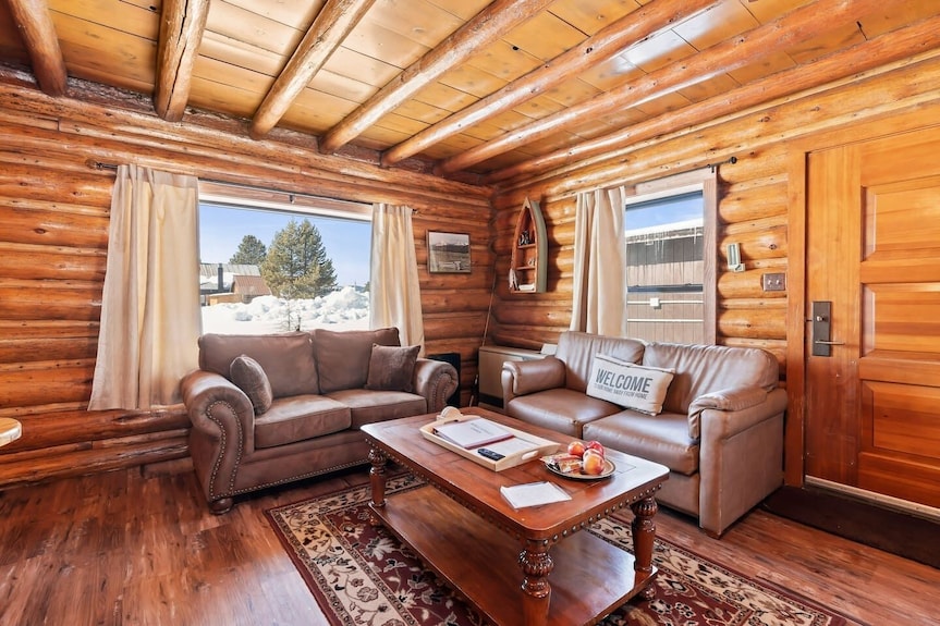 Stanley Stays - The Wall Street Cabin - Stanley, ID