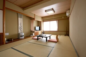 Quarto em estilo japonês, 4 quartos, para não fumantes (Japanese-Style) | Cofres nos quartos, ferros/tábuas de passar roupa, Wi-Fi de cortesia