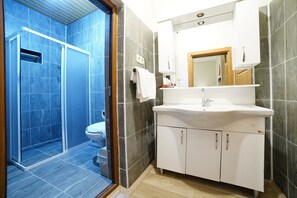 Quarto Triplo Standard | Roupa hipoalergénica, com decoração personalizada 