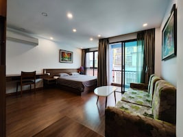 Estúdio Deluxe, 1 cama king-size | Cofre no quarto, secretária 